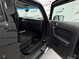 Black Hummer H3 2005 in Vilnius, with an engine capacity of 3.47 L and mileage of 178 thousand km for 12900 €, photo 10 on AUTOMOTO.COM.LV