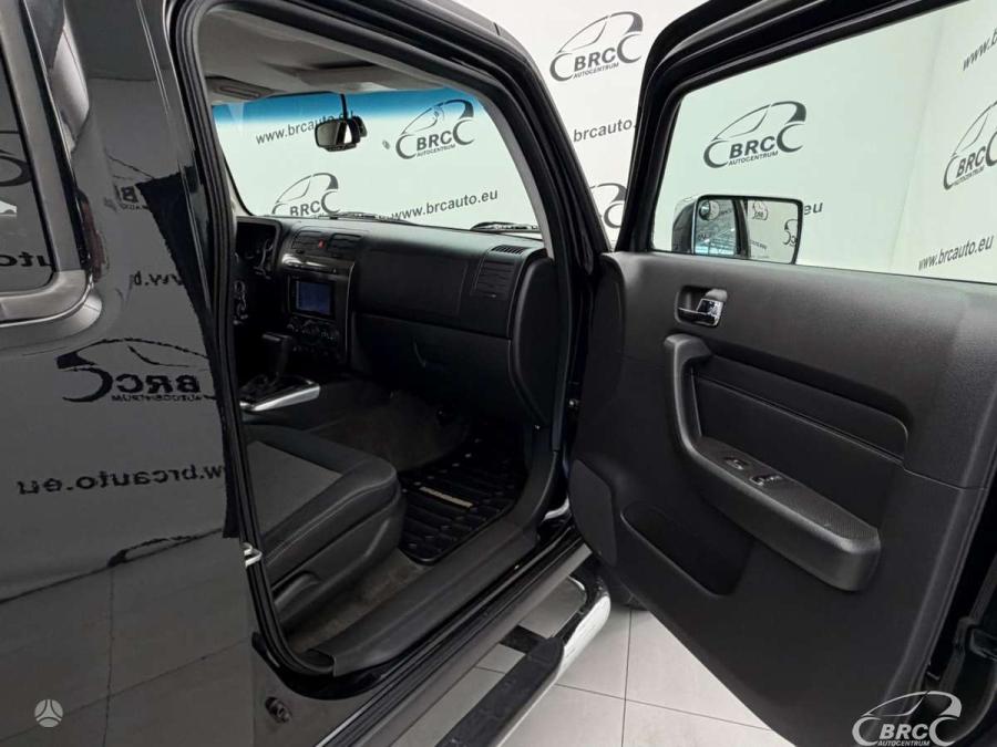 Black Hummer H3 2005 in Vilnius, with an engine capacity of 3.47 L and mileage of 178 thousand km for 12900 €, photo 10 on AUTOMOTO.COM.LV