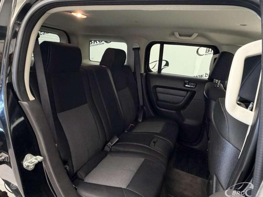 Black Hummer H3 2005 in Vilnius, with an engine capacity of 3.47 L and mileage of 178 thousand km for 12900 €, photo 13 on AUTOMOTO.COM.LV