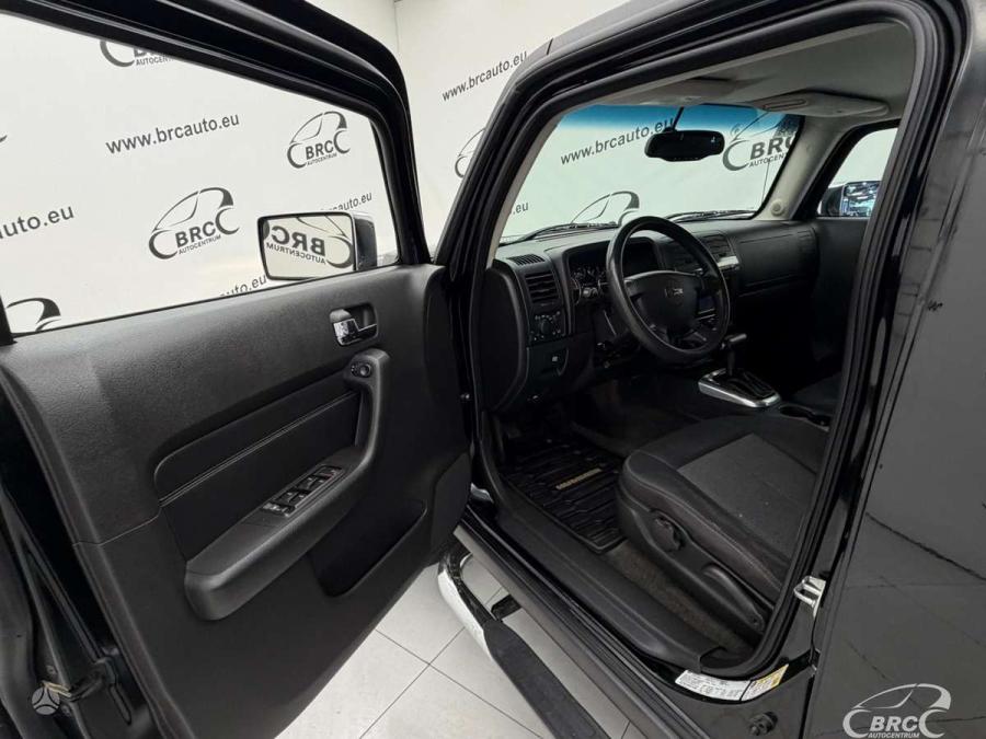 Black Hummer H3 2005 in Vilnius, with an engine capacity of 3.47 L and mileage of 178 thousand km for 12900 €, photo 20 on AUTOMOTO.COM.LV
