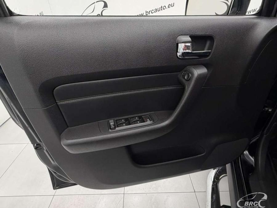 Black Hummer H3 2005 in Vilnius, with an engine capacity of 3.47 L and mileage of 178 thousand km for 12900 €, photo 21 on AUTOMOTO.COM.LV