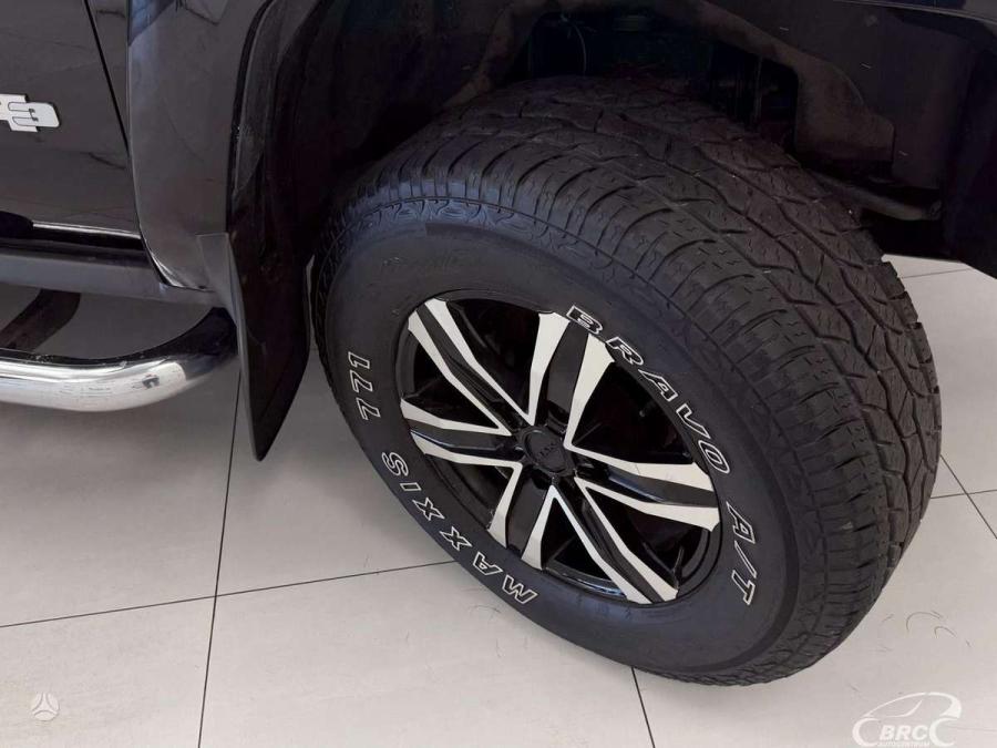 Black Hummer H3 2005 in Vilnius, with an engine capacity of 3.47 L and mileage of 178 thousand km for 12900 €, photo 31 on AUTOMOTO.COM.LV