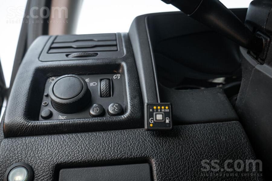 Black Hummer H3 2006 in Daugavpils, with an engine capacity of 3.50 L and mileage of 196 thousand km for 9000 €, photo 15 on AUTOMOTO.COM.LV