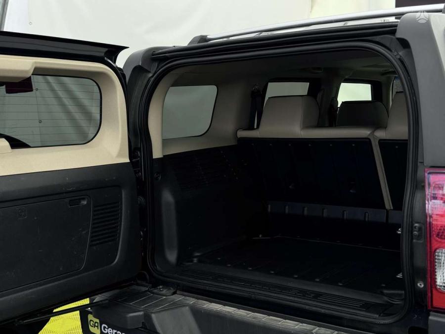 Black Hummer H3 2008 in Vilnius, with an engine capacity of 3.65 L and mileage of 309 thousand km for 12900 €, photo 13 on AUTOMOTO.COM.LV