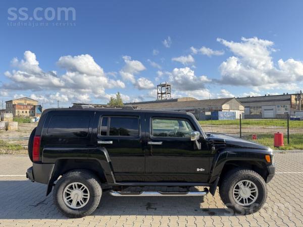 Black Hummer H3 2009 in Jelgava, with an engine capacity of 3.50 L and mileage of 133 thousand km for 7500 €, photo 6 on AUTOMOTO.COM.LV