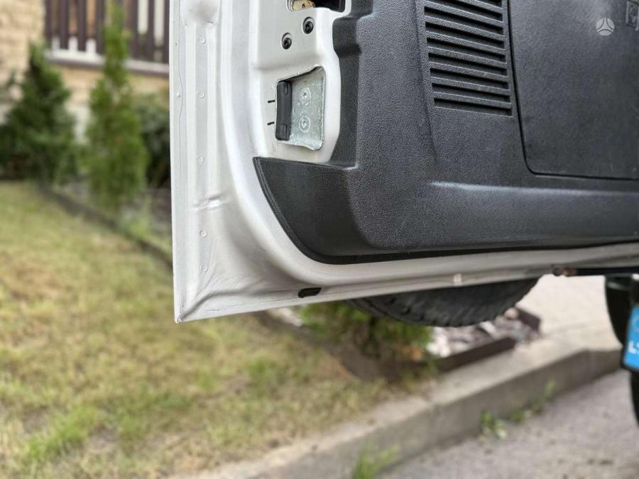 Grey Hummer H3 2008 in Vilnius, with an engine capacity of 3.46 L and mileage of 195 thousand km for 11250 €, photo 18 on AUTOMOTO.COM.LV