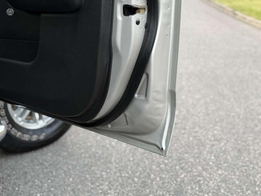 Grey Hummer H3 2008 in Vilnius, with an engine capacity of 3.46 L and mileage of 195 thousand km for 11250 €, photo 39 on AUTOMOTO.COM.LV