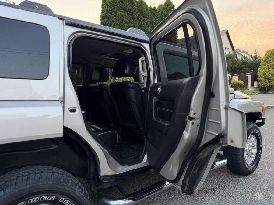 Grey Hummer H3 2008 in Vilnius, with an engine capacity of 3.46 L and mileage of 195 thousand km for 11250 €, photo 44 on AUTOMOTO.COM.LV