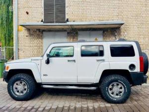 Balts Hummer H3 2008 Kauņa, ar dzinēja tilpumu 3.65 L un nobraukumu 288 tūkst. km par 12000 €, foto  vietnē AUTOMOTO.COM.LV