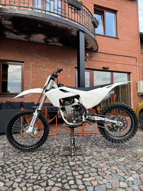 Husqvarna FC 450 2017 Rēzekne, ar dzinēja tilpumu 0.45 L un nobraukumu 0 tūkst. km par 3330 €, foto 2 vietnē AUTOMOTO.COM.LV
