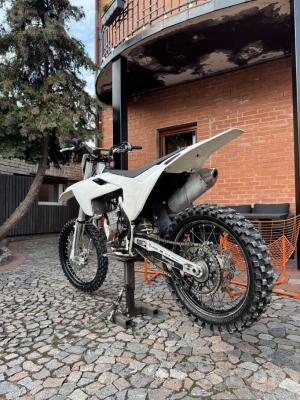 Husqvarna FC 450 2017 Rēzekne, ar dzinēja tilpumu 0.45 L un nobraukumu 0 tūkst. km par 3330 €, foto 4 vietnē AUTOMOTO.COM.LV