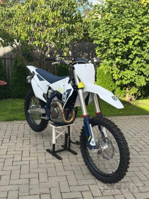 Husqvarna FC 450 2022 Gulbene, ar dzinēja tilpumu 0.45 L un nobraukumu 0 tūkst. km par 3500 €, foto 1 vietnē AUTOMOTO.COM.LV