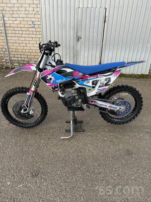 Husqvarna FC 450 2023 Saldus, ar dzinēja tilpumu 0.45 L un nobraukumu 0 tūkst. km par 5000 €, foto  vietnē AUTOMOTO.COM.LV