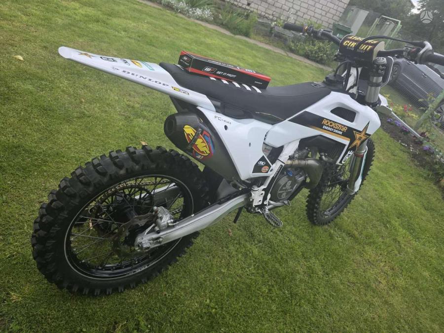 Husqvarna FC 2024 Kauņa, ar dzinēja tilpumu 0.45 L un nobraukumu 110 tūkst. km par 5000 €, foto 3 vietnē AUTOMOTO.COM.LV