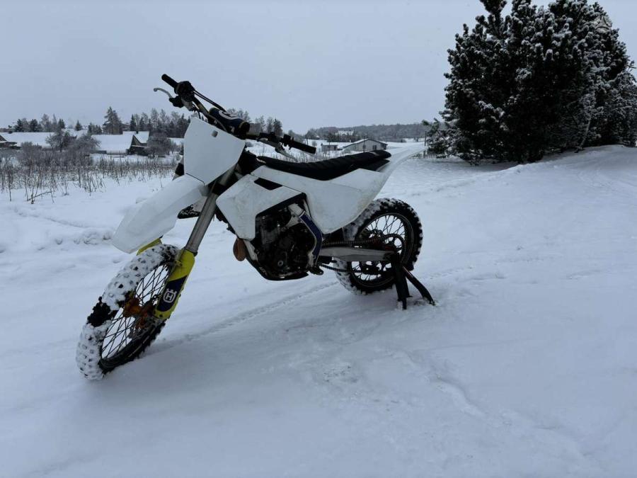 Balts Husqvarna FC 2017 Alīta, ar dzinēja tilpumu 0.25 L un nobraukumu 240 tūkst. km par 2400 €, foto 4 vietnē AUTOMOTO.COM.LV