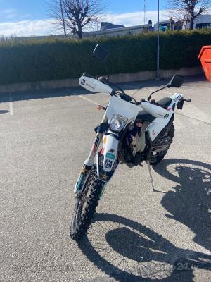 Black Husqvarna FE 350 2023 in Parnu, with an engine capacity of 0.35 L and mileage of 3 thousand km for 6800 €, photo  on AUTOMOTO.COM.LV