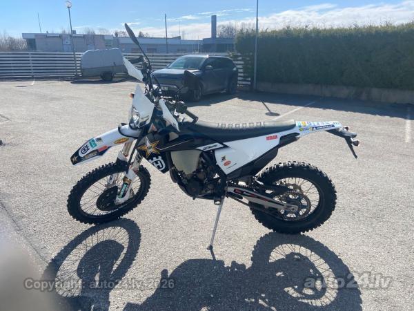 Melns Husqvarna FE 350 2023 Pērnava, ar dzinēja tilpumu 0.35 L un nobraukumu 3 tūkst. km par 6800 €, foto 2 vietnē AUTOMOTO.COM.LV