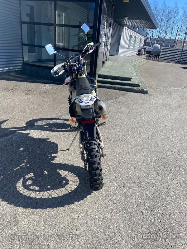 Melns Husqvarna FE 350 2023 Pērnava, ar dzinēja tilpumu 0.35 L un nobraukumu 3 tūkst. km par 6800 €, foto 4 vietnē AUTOMOTO.COM.LV