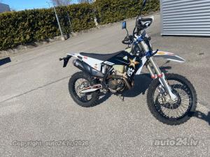 Black Husqvarna FE 350 2023 in Parnu, with an engine capacity of 0.35 L and mileage of 3 thousand km for 6800 €, photo 6 on AUTOMOTO.COM.LV
