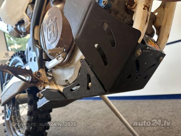 Zils Husqvarna FE 350 2017 Tallina, ar dzinēja tilpumu 0.35 L un nobraukumu 0 tūkst. km par 3900 €, foto 6 vietnē AUTOMOTO.COM.LV