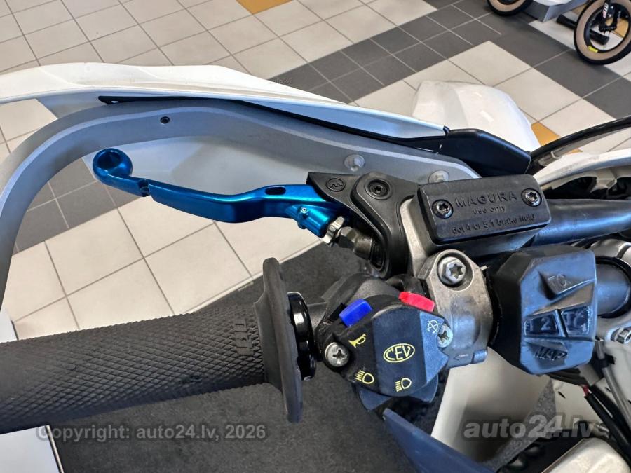 Zils Husqvarna FE 350 2017 Tallina, ar dzinēja tilpumu 0.35 L un nobraukumu 0 tūkst. km par 3900 €, foto 8 vietnē AUTOMOTO.COM.LV