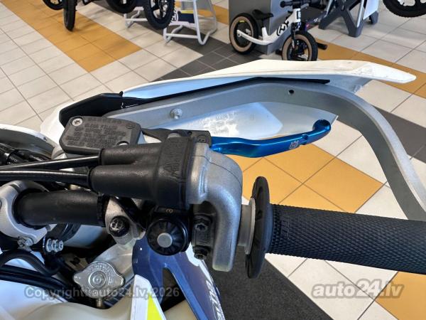 Zils Husqvarna FE 350 2017 Tallina, ar dzinēja tilpumu 0.35 L un nobraukumu 0 tūkst. km par 3900 €, foto 9 vietnē AUTOMOTO.COM.LV