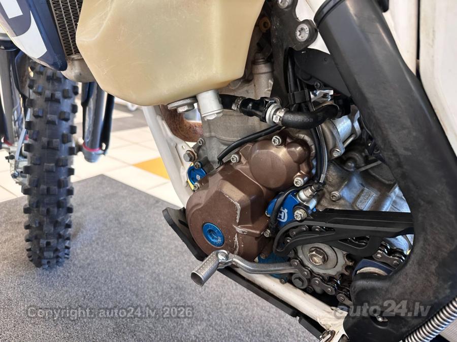 Zils Husqvarna FE 350 2017 Tallina, ar dzinēja tilpumu 0.35 L un nobraukumu 0 tūkst. km par 3900 €, foto 12 vietnē AUTOMOTO.COM.LV
