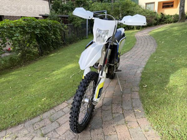 Husqvarna FE 350 2017 in Riga, with an engine capacity of 0.35 L and mileage of 0 thousand km for 3500 €, photo 4 on AUTOMOTO.COM.LV