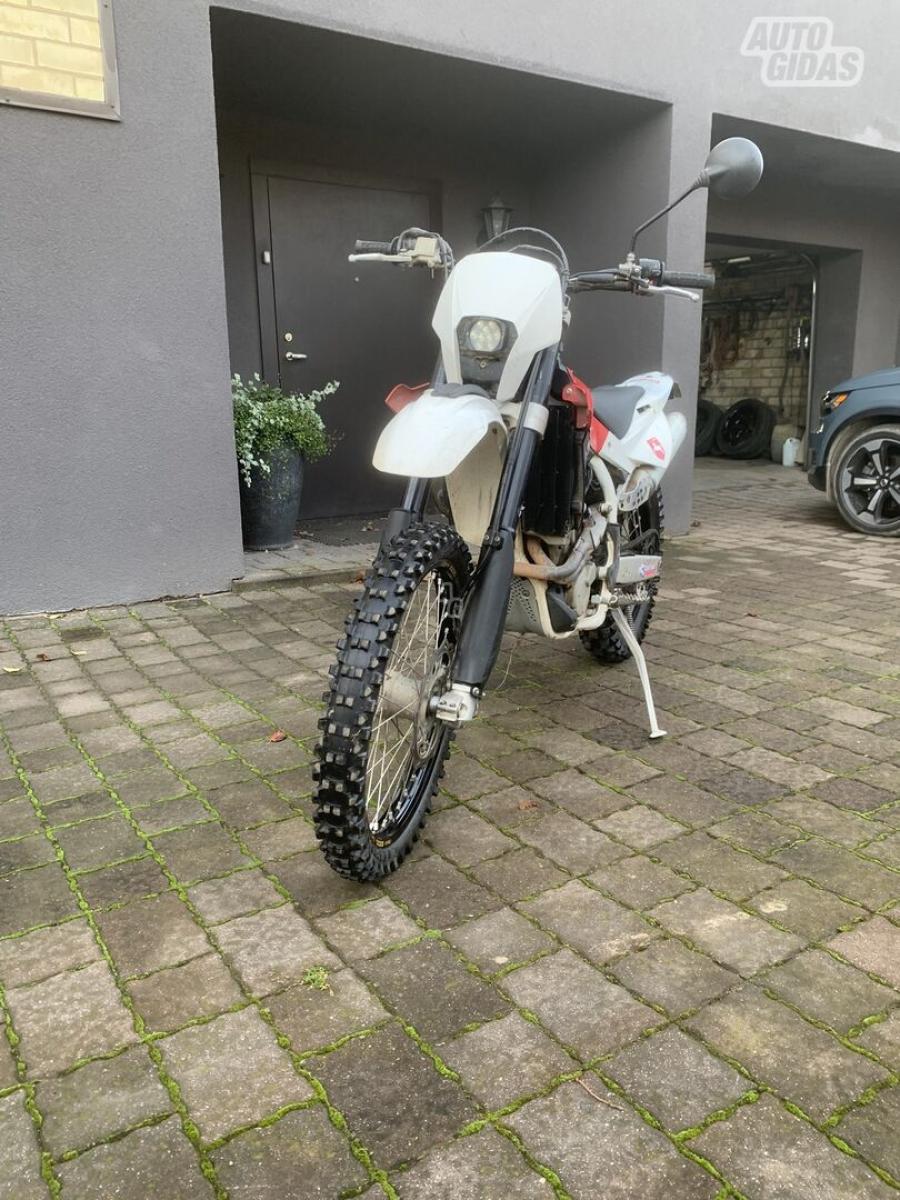 Sarkans Husqvarna FE 2009 Šauļi, ar dzinēja tilpumu 0.31 L un nobraukumu 9 tūkst. km par 2450 €, foto 3 vietnē AUTOMOTO.COM.LV