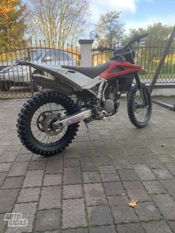 Sarkans Husqvarna FE 2009 Šauļi, ar dzinēja tilpumu 0.31 L un nobraukumu 9 tūkst. km par 2450 €, foto 5 vietnē AUTOMOTO.COM.LV