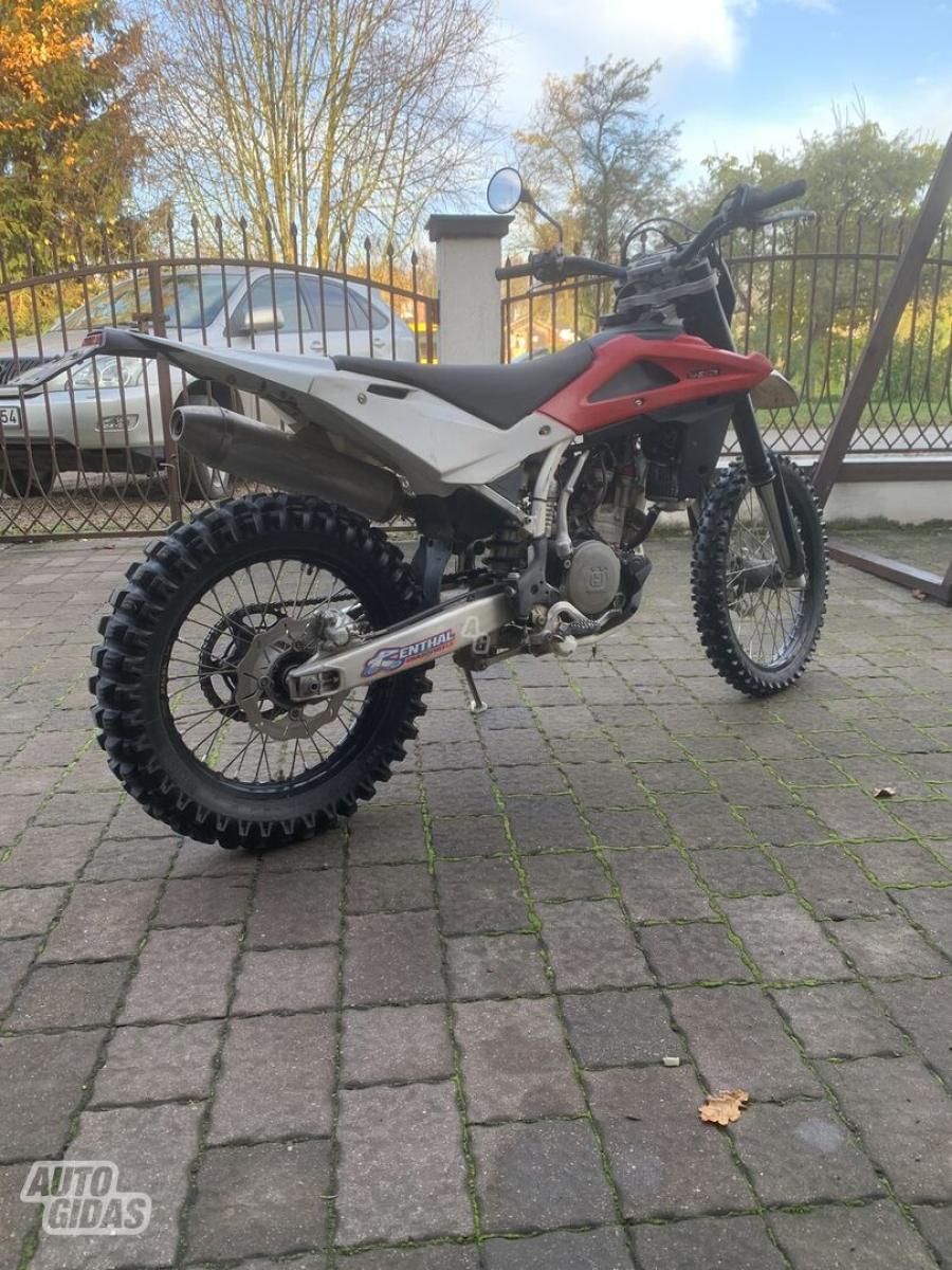 Sarkans Husqvarna FE 2009 Šauļi, ar dzinēja tilpumu 0.31 L un nobraukumu 9 tūkst. km par 2450 €, foto 5 vietnē AUTOMOTO.COM.LV