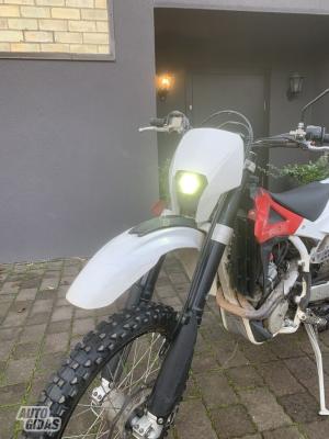 Sarkans Husqvarna FE 2009 Šauļi, ar dzinēja tilpumu 0.31 L un nobraukumu 9 tūkst. km par 2450 €, foto 8 vietnē AUTOMOTO.COM.LV