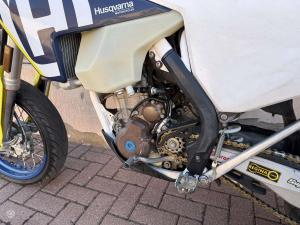 Balts Husqvarna FE 2017 Tauragė, ar dzinēja tilpumu 0.35 L un nobraukumu 13 tūkst. km par 4900 €, foto 13 vietnē AUTOMOTO.COM.LV