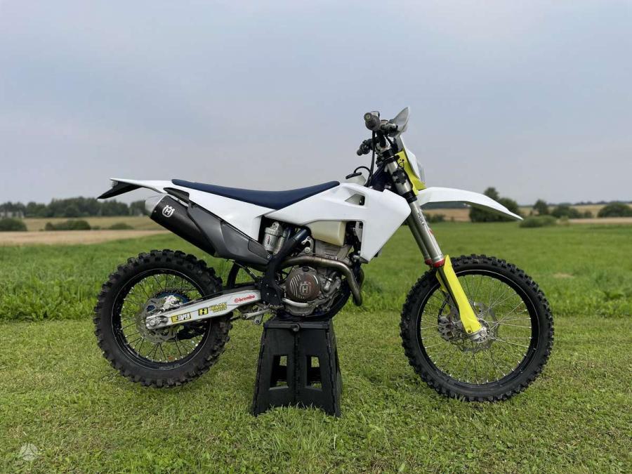 White Husqvarna FE 2021 in Anyksciai, with an engine capacity of 0.35 L and mileage of 5 thousand km for 5400 €, photo 1 on AUTOMOTO.COM.LV