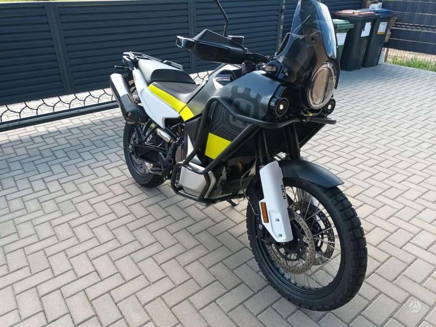 Melns Husqvarna Norden 2023 Tauragė, ar dzinēja tilpumu 0.90 L un nobraukumu 4 tūkst. km par 8555 €, foto 3 vietnē AUTOMOTO.COM.LV