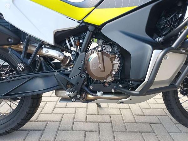 Black Husqvarna Norden 2023 in Taurage, with an engine capacity of 0.90 L and mileage of 4 thousand km for 8555 €, photo 5 on AUTOMOTO.COM.LV