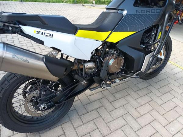 Black Husqvarna Norden 2023 in Taurage, with an engine capacity of 0.90 L and mileage of 4 thousand km for 8555 €, photo 6 on AUTOMOTO.COM.LV
