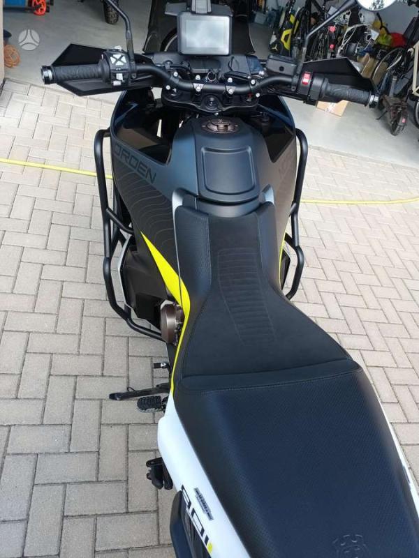 Black Husqvarna Norden 2023 in Taurage, with an engine capacity of 0.90 L and mileage of 4 thousand km for 8555 €, photo 9 on AUTOMOTO.COM.LV