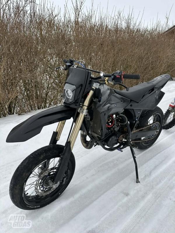 Black Husqvarna SM 2007 in Ukmerge, with an engine capacity of 0.13 L and mileage of 0 thousand km for 2150 €, photo 1 on AUTOMOTO.COM.LV