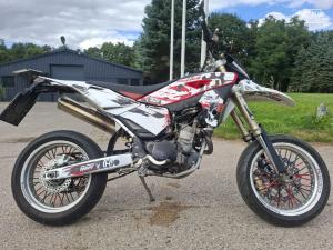 Husqvarna SM 2009 in Kaunas, with an engine capacity of 0.61 L and mileage of 0 thousand km for 2499 €, photo 4 on AUTOMOTO.COM.LV