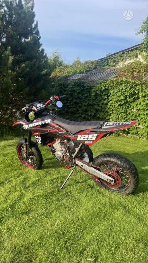 Red Husqvarna SM 2006 in Utena, with an engine capacity of 0.13 L and mileage of 1 thousand km for 2950 €, photo 3 on AUTOMOTO.COM.LV