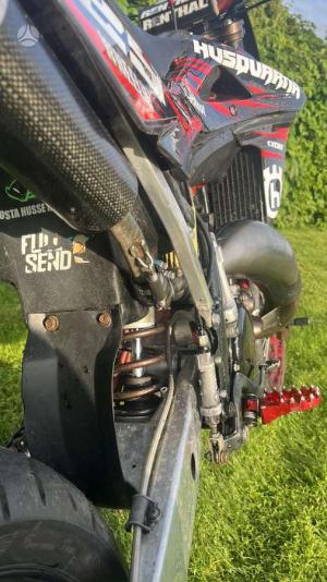 Red Husqvarna SM 2006 in Utena, with an engine capacity of 0.13 L and mileage of 1 thousand km for 2950 €, photo 8 on AUTOMOTO.COM.LV