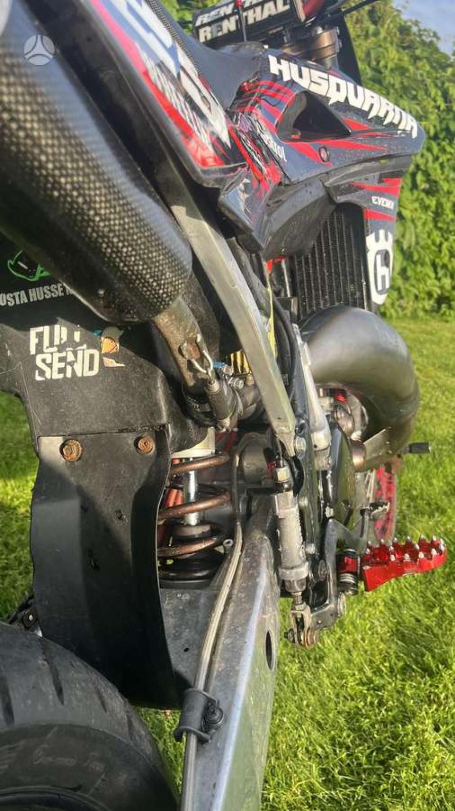 Red Husqvarna SM 2006 in Utena, with an engine capacity of 0.13 L and mileage of 1 thousand km for 2950 €, photo 8 on AUTOMOTO.COM.LV