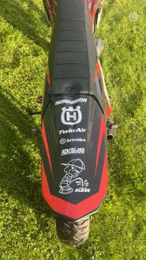 Red Husqvarna SM 2006 in Utena, with an engine capacity of 0.13 L and mileage of 1 thousand km for 2950 €, photo 11 on AUTOMOTO.COM.LV