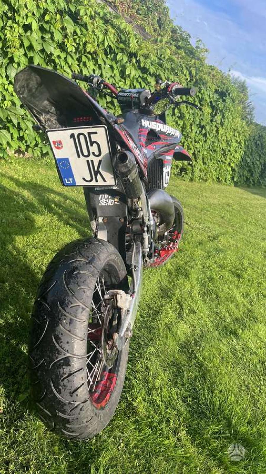 Red Husqvarna SM 2006 in Utena, with an engine capacity of 0.13 L and mileage of 1 thousand km for 2950 €, photo 15 on AUTOMOTO.COM.LV