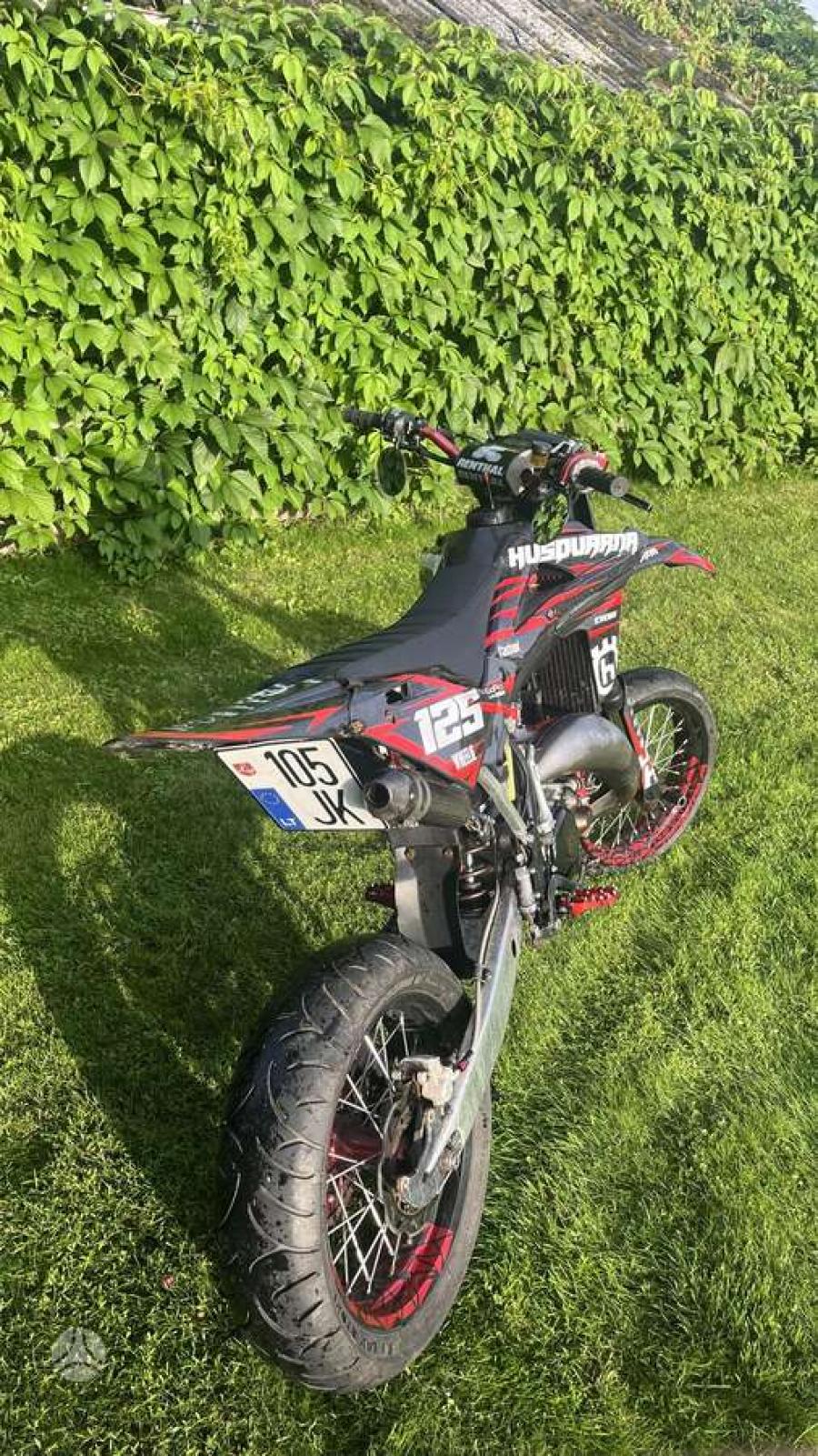 Red Husqvarna SM 2006 in Utena, with an engine capacity of 0.13 L and mileage of 1 thousand km for 2950 €, photo 16 on AUTOMOTO.COM.LV