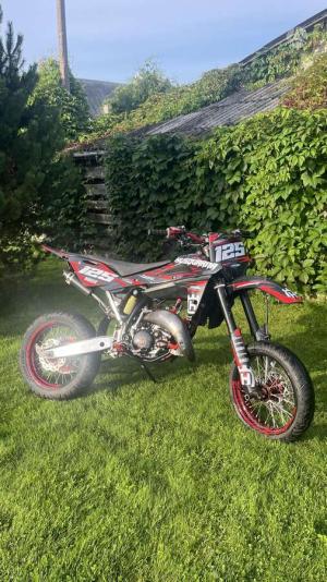 Red Husqvarna SM 2006 in Utena, with an engine capacity of 0.13 L and mileage of 1 thousand km for 2950 €, photo 17 on AUTOMOTO.COM.LV