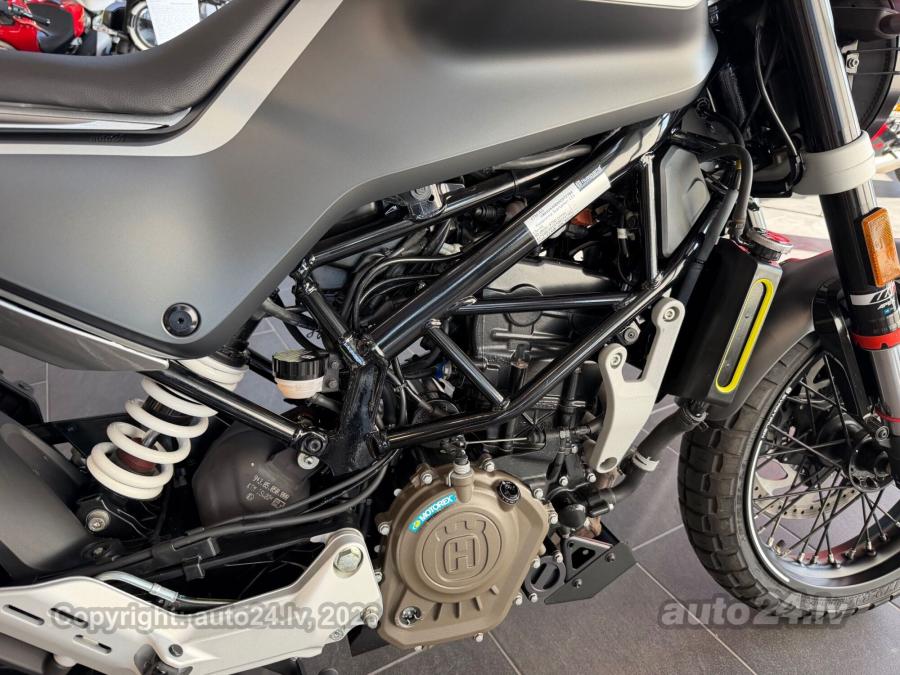 Pelēks Husqvarna Svartpilen 125 2022 Tallina, ar dzinēja tilpumu 0.13 L un nobraukumu 3 tūkst. km par 2490 €, foto 5 vietnē AUTOMOTO.COM.LV