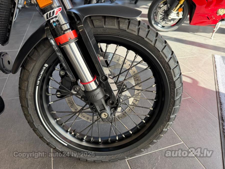 Pelēks Husqvarna Svartpilen 125 2022 Tallina, ar dzinēja tilpumu 0.13 L un nobraukumu 3 tūkst. km par 2490 €, foto 11 vietnē AUTOMOTO.COM.LV