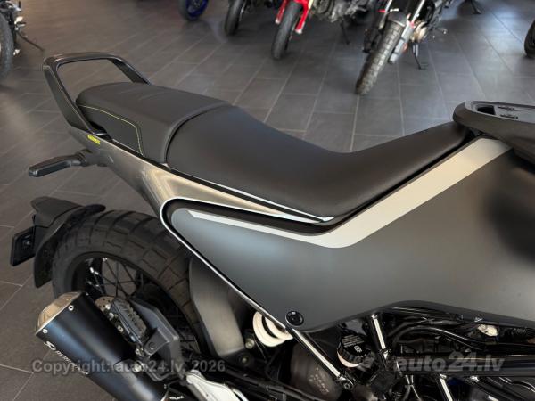 Grey Husqvarna Svartpilen 125 2022 in Tallinn, with an engine capacity of 0.13 L and mileage of 3 thousand km for 2490 €, photo 8 on AUTOMOTO.COM.LV